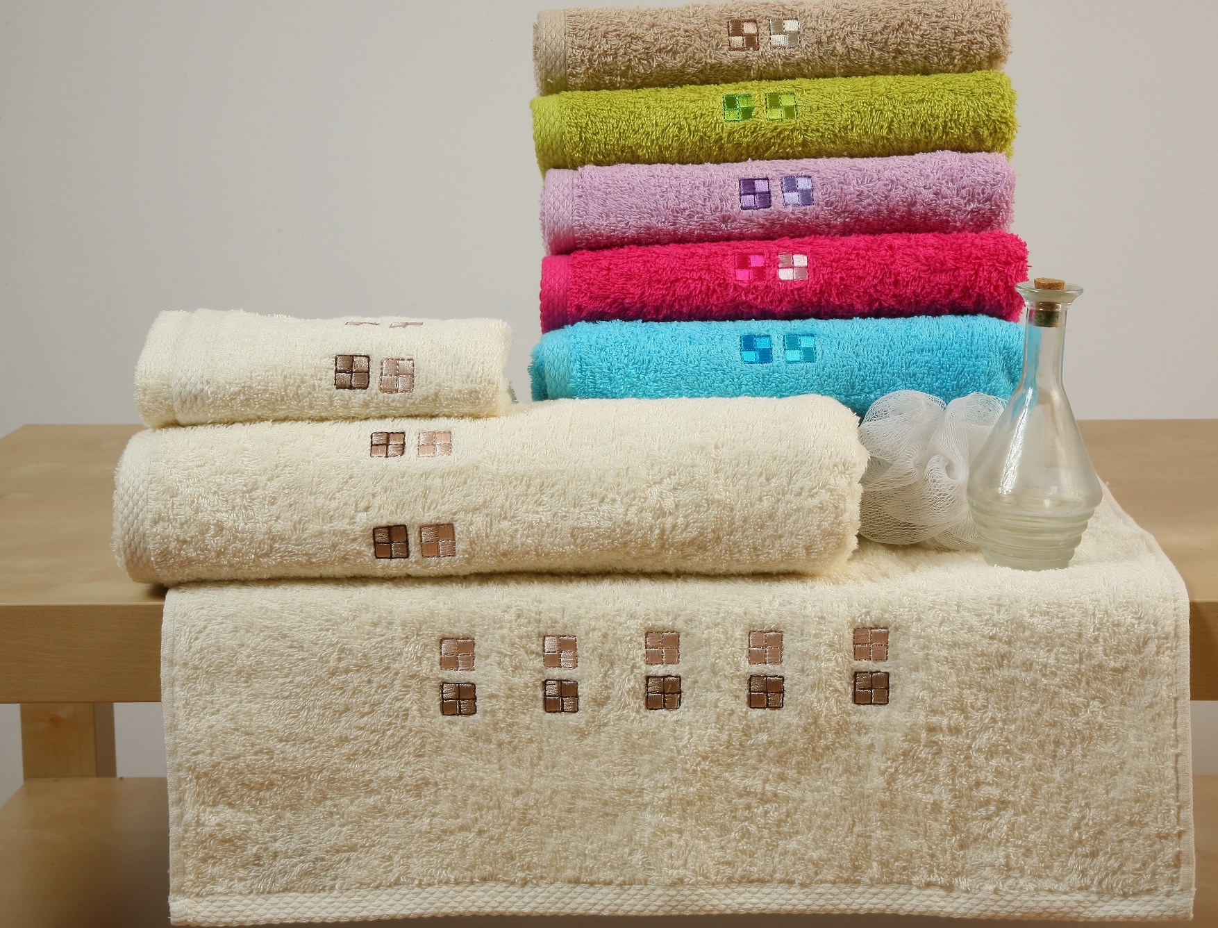 Applique & Embroided Towels Style 12 | Qureshi Towellers